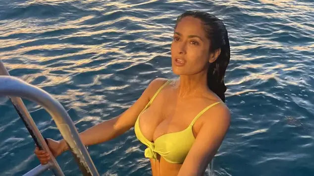 Bikini Beauty: Salma Hayek Shows Off Her Curves!