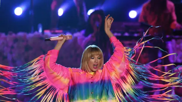 Fan Dies At Taylor Swift Concert In Brazil