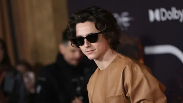 Sneak Peek! Timothée Chalamet Transforms Into Bob Dylan Sneak Peek! Timothée Chalamet Transforms Into Bob Dylan