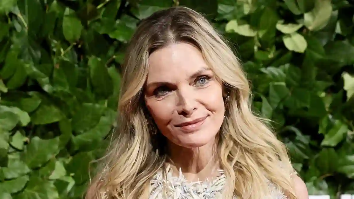 Stunning! Michelle Pfeiffer Stuns Fans at 68 at Glamorous Night