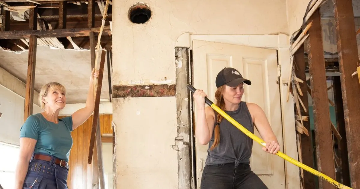 'Good Bones': All About The Starsiak Family