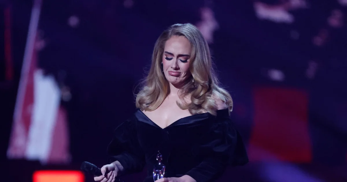 "Worst Year Of My Life": Adele Cries At Her Final Show