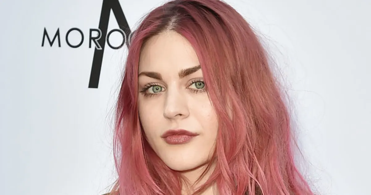 WOW: Frances Bean Looks Just Like Her Late Dad Kurt Cobain