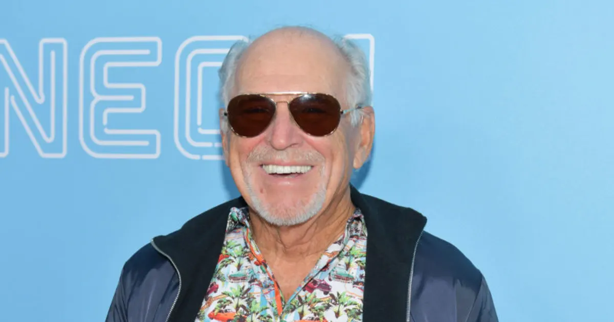 Parrot Head Panic: Jimmy Buffett Hospitalized!