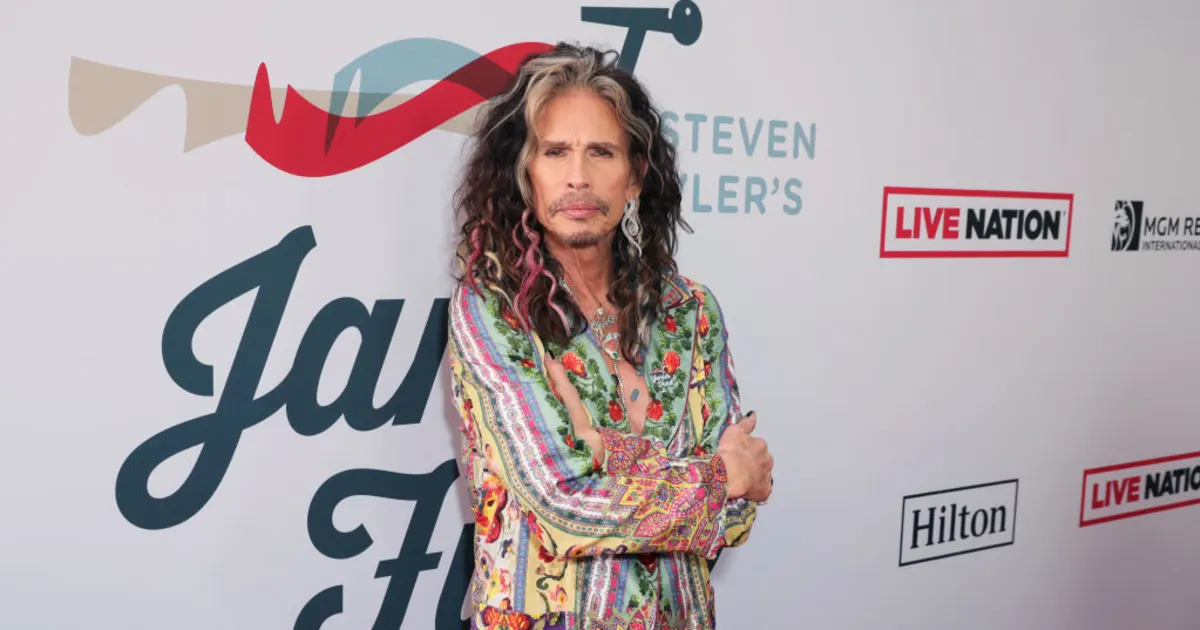 Terrible! Steven Tyler Injures His Vocal Cords