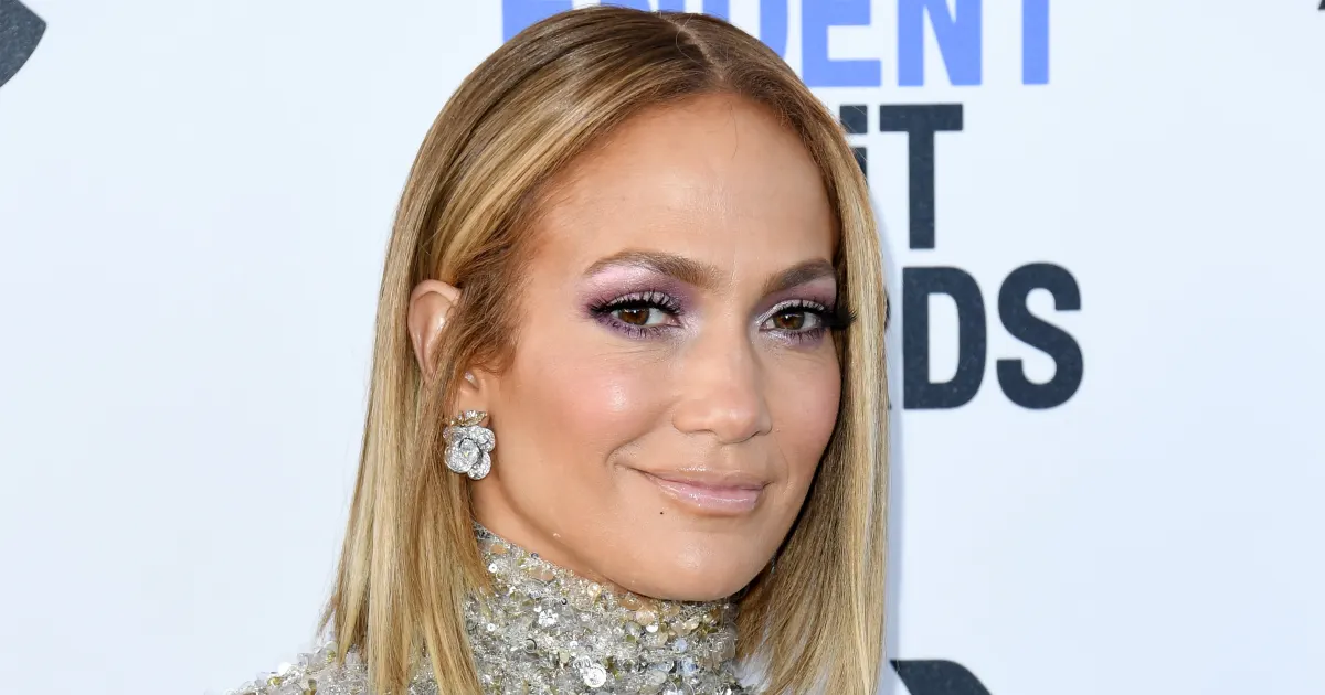 Jennifer Lopez Shows Off Her Body In Sexy One Piece Swimsuit