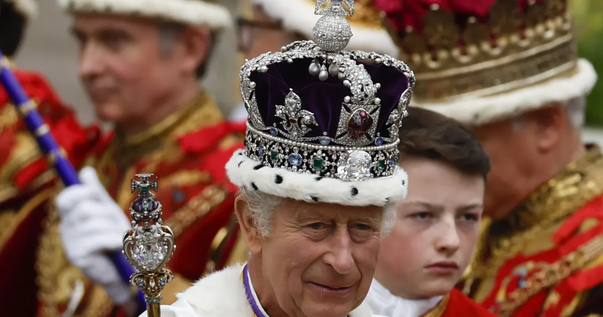 Fantastic Pictures! Charles Officially Crowned King