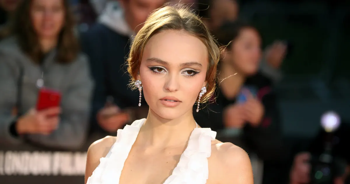 Johnny Depp's Daughter Gets Sexy: Lily-Rose Deep Shows Her Body