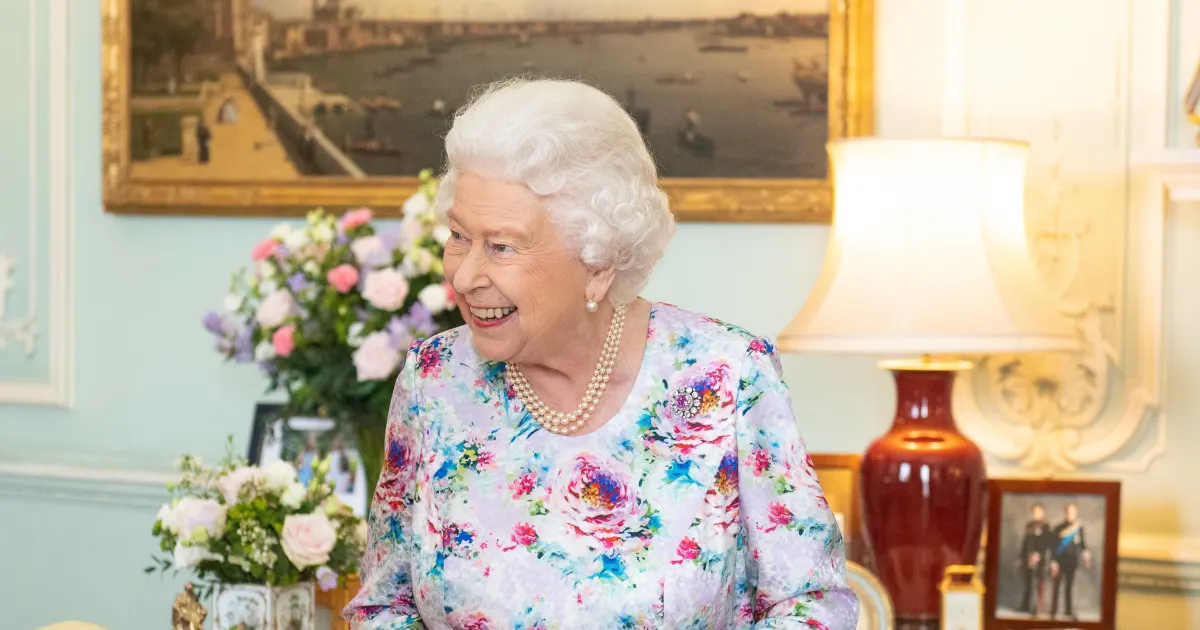 THIS Is The New Queen Elizabeth II Sculpture Unveiled