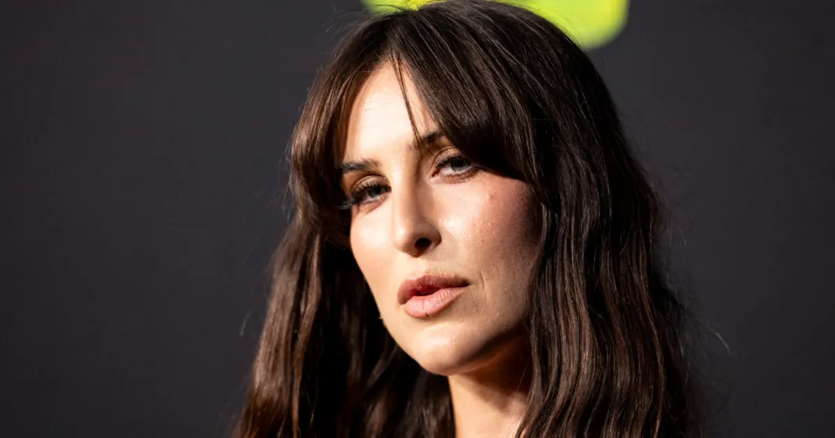 No Panties? Scout Willis Flaunts Her Side Bum!