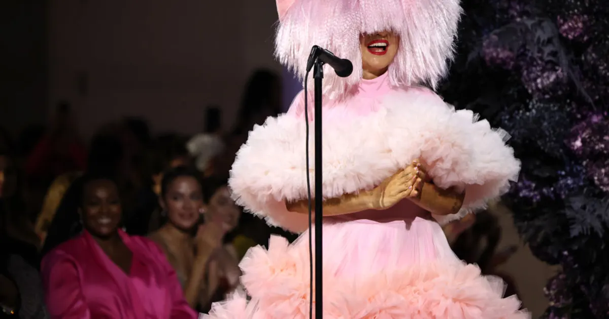 After A Face Lift: Sia Under The Wig