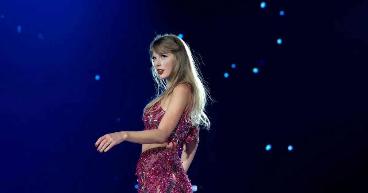 Money Bags! Taylor Swift Is Now A Billionaire