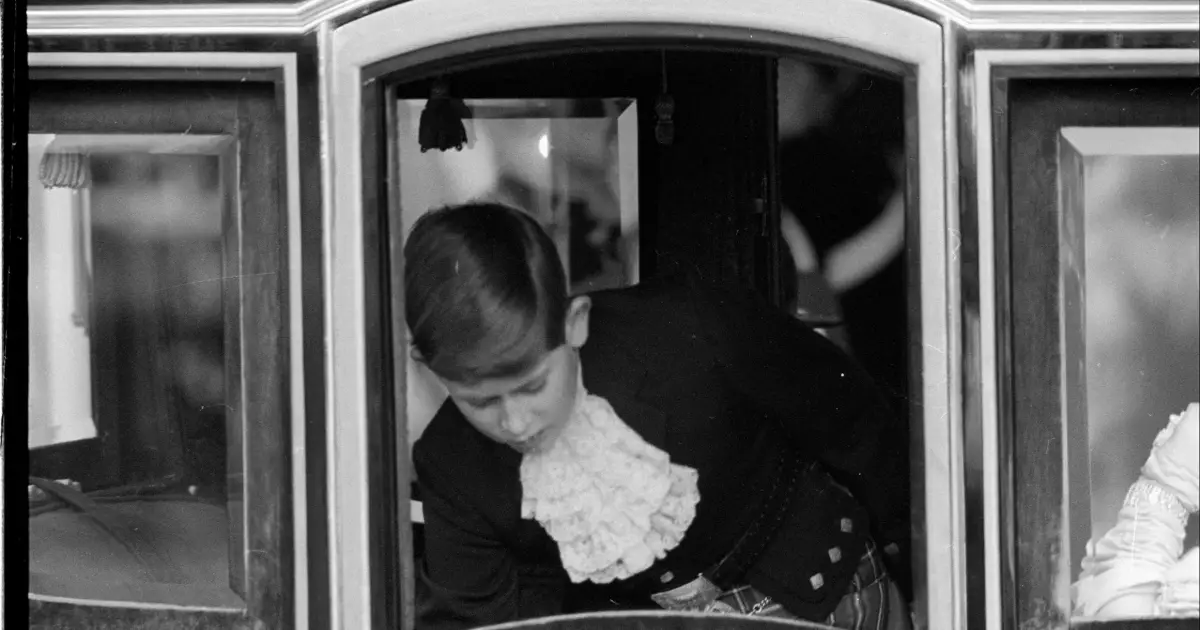 El rey Carlos: un repaso a sus mejores fotos de infancia