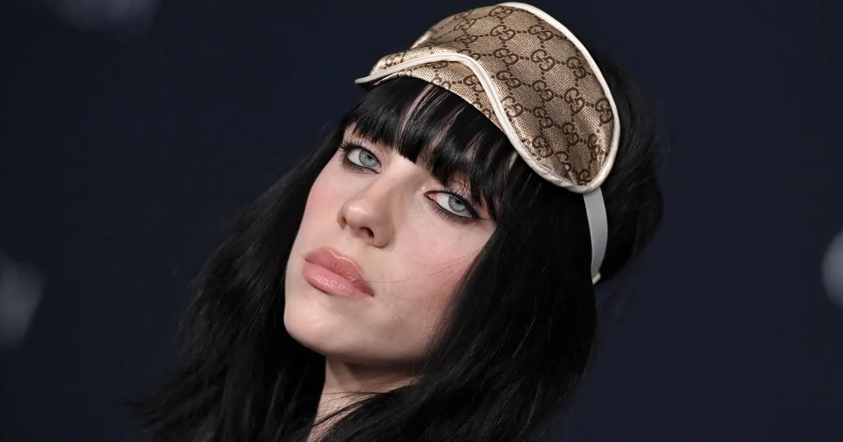 Billie Eilish Completely Wet She Poses In A Bra