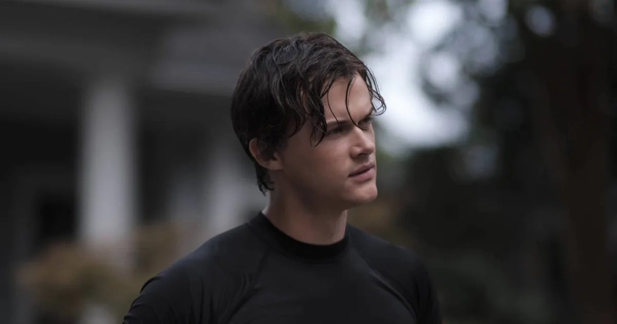 'The Summer I Turned Pretty' Hottie Stars In 'Mean Girls' Remake!