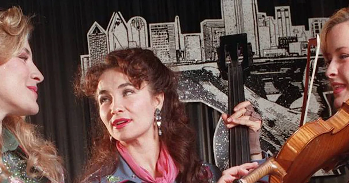 Laura Lynch, Dixie Chicks Founding Member, Dies at 65