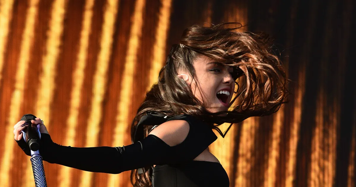 Olivia Rodrigo Says She Is Fine After Stage Fall!