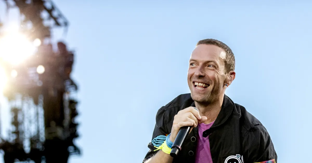 Chris Martin's Unexpected Fall During Coldplay's Melbourne Concer