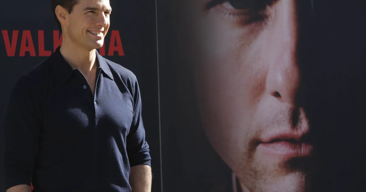 What! Rob Lowe Spills On His Wild Boxing Match With HIM