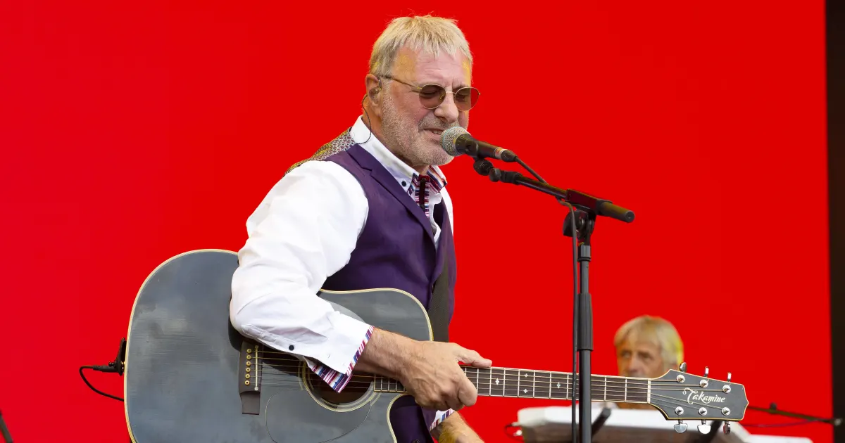 Rock Icon Steve Harley Takes Final Bow at 73!