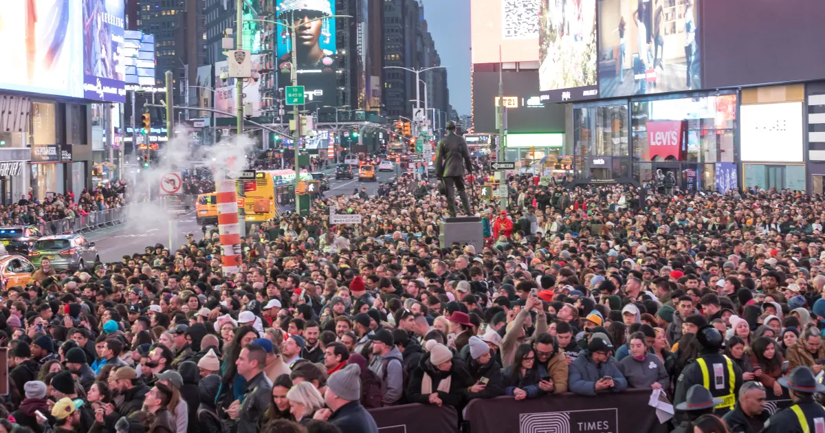 Shakira Shakes Up Times Square With THIS Pop-Up Show