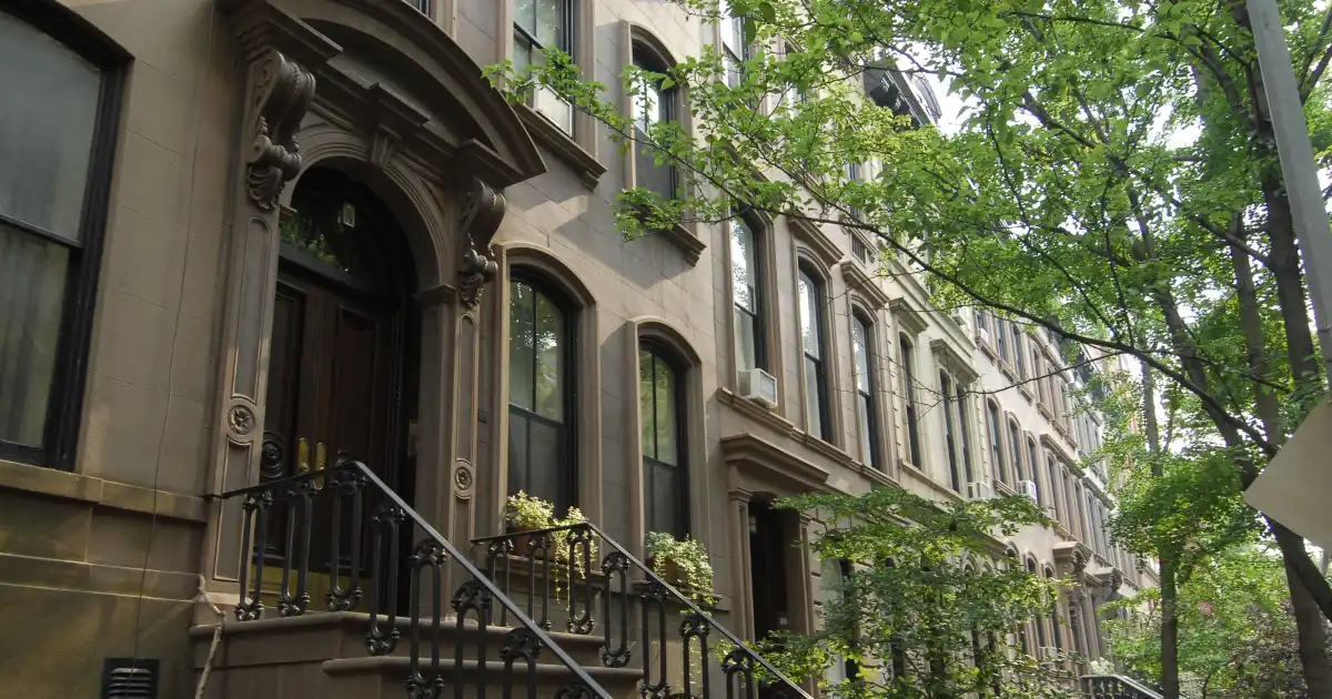 Too Many Tourists: 'Sex and The City' Brownstone Gets Gate