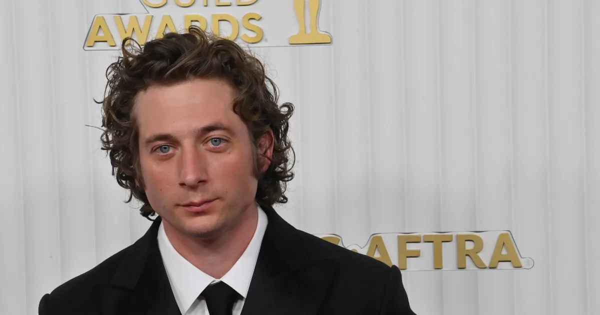 First Look: Jeremy Allen White Transforms Into Bruce Springsteen!