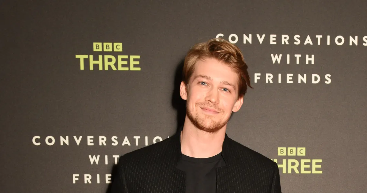 Joe Alwyn Shares What His Parents Think Of His Sex Scenes
