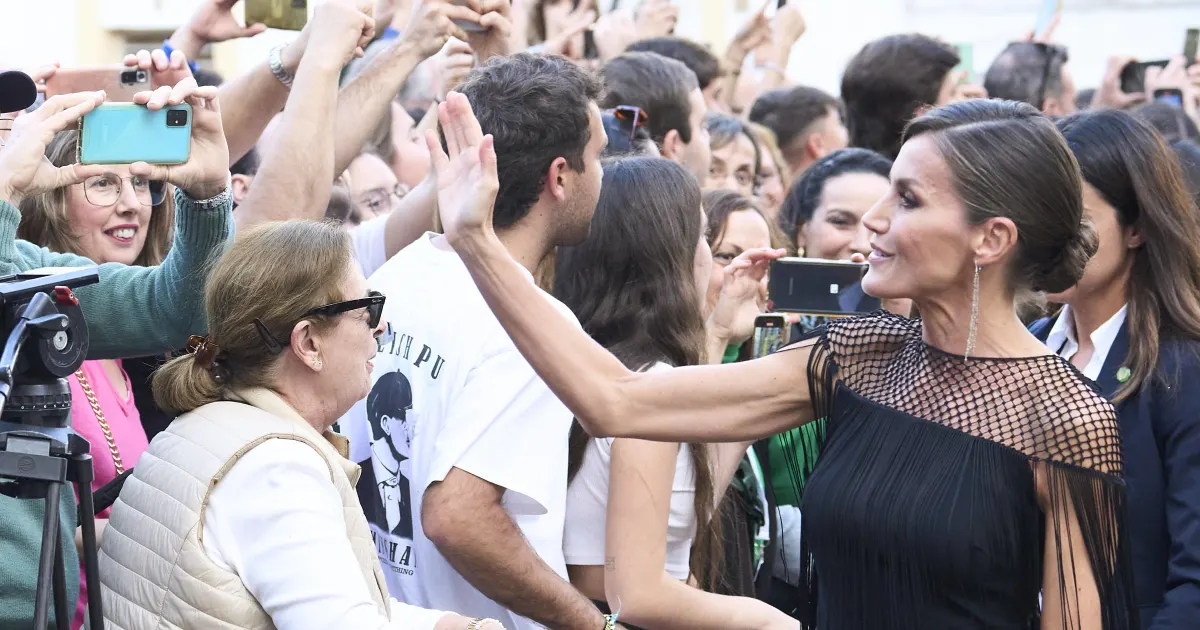 Queen Letizia Shows Off Muscles In Stunning Dress!