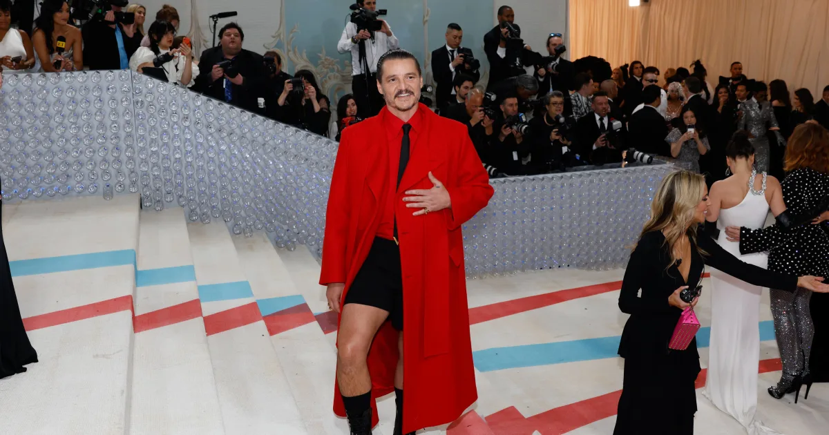 Sizzling Hot! Male Stars Rocking Tiny Shorts