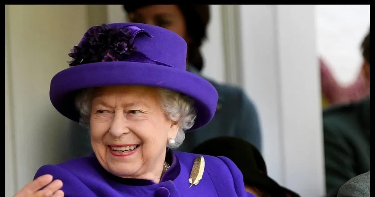 The Queen Lights Up Windsor Castle: Clap For Our Carers
