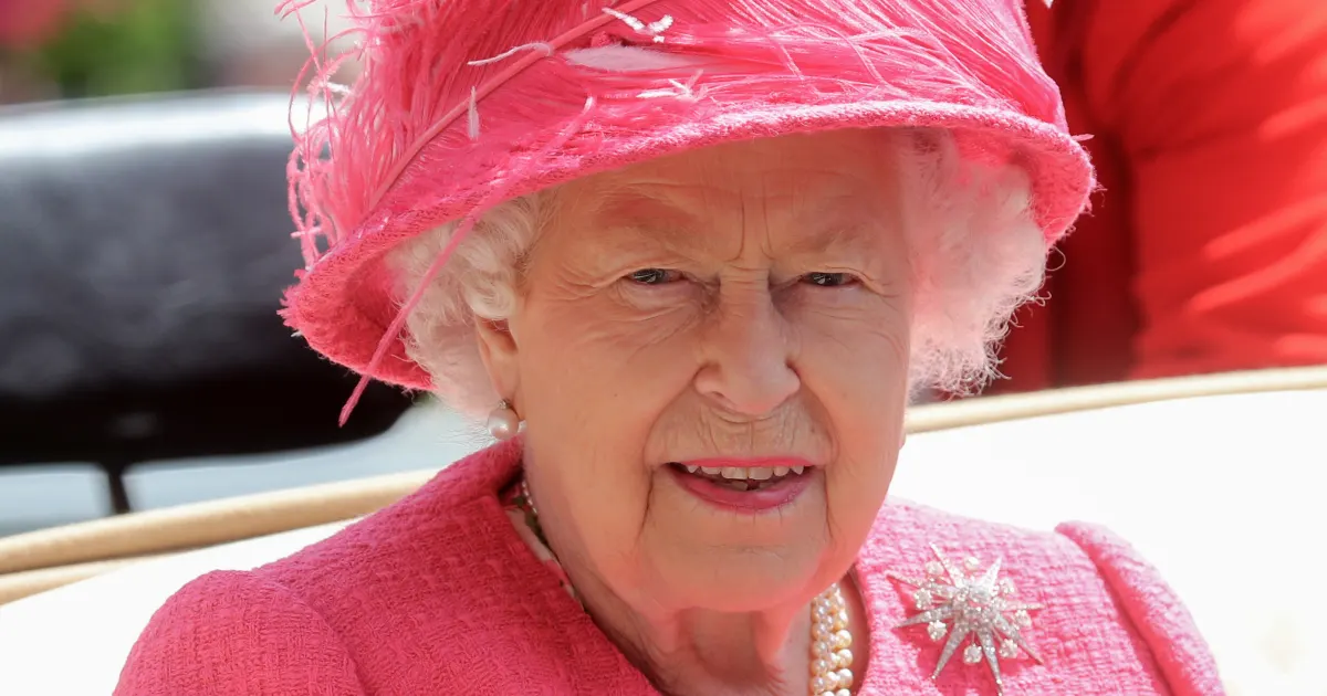 Royals: A Look Back At Queen Elizabeth's Most Beautiful Hats!