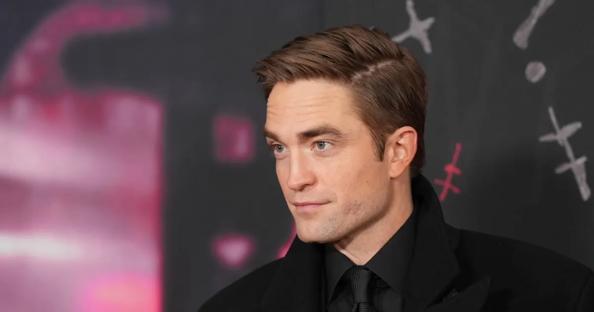 Robert Pattinson and Suki Waterhouse Are Official!