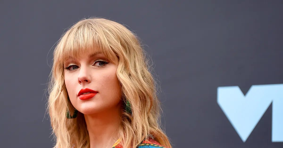 Taylor Swift Calls Out Netflix For Sexism In Ginny And Georgia