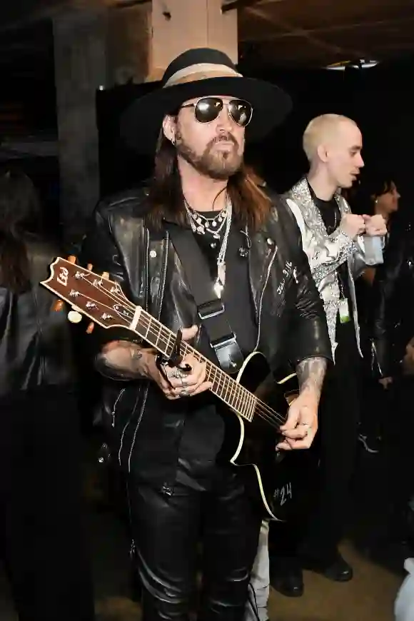 Remember The Best Country Music Artists From The '80s and '90s?